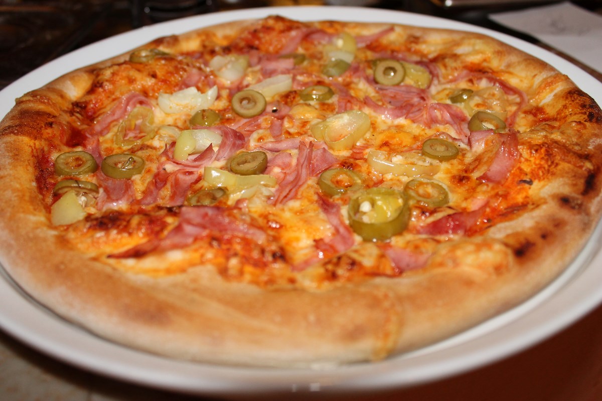14 Di Casa Pizza Padre Győr Első Fatüzelésű Kemencés Pizzériája
