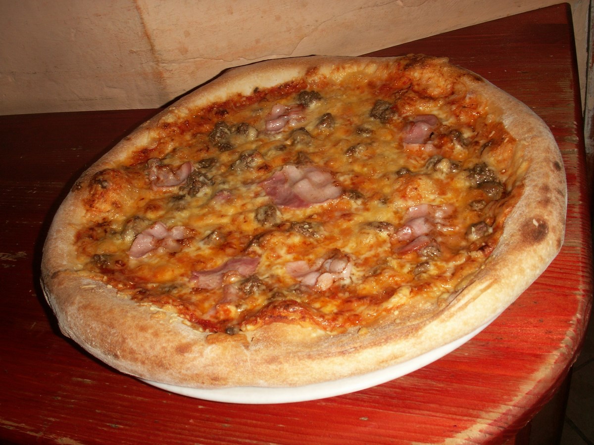 23 Fegato Pizza Padre Győr Első Fatüzelésű Kemencés Pizzériája
