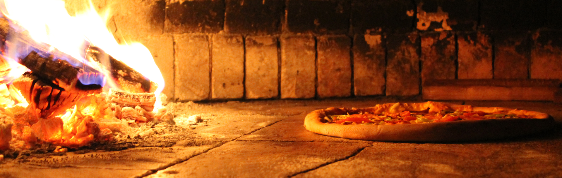 Pizza Padre Győr Első Fatüzelésű Kemencés Pizzériája